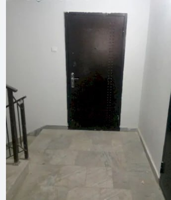 Квартира 42 кв метр 2 хонали 4 этаж.срочна сотилади ками бор