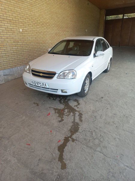 Продаю Lacetti 1.8 2 позиция в хорошом состаяние
