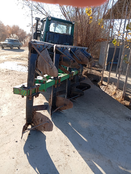 Айланма плуг зоводской сотилади