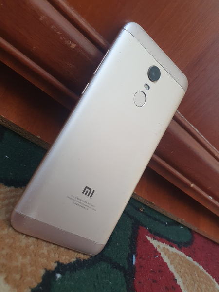 Redmi 5 plus  64 gb  ideal xolatda