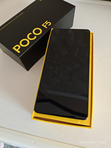Продается poco f5 в хорошем состоянии