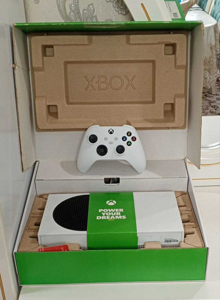 Xbox series s 512гб в идеальном состоянии