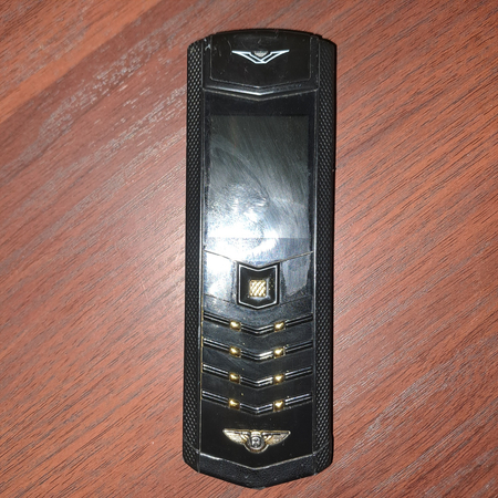 Vertu telefon sotiladi