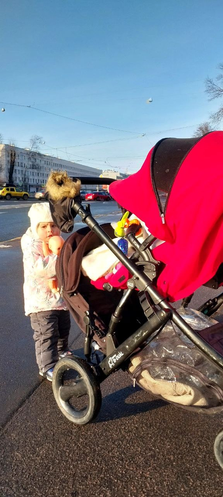Детская коляска для погодок в хорошем состояни