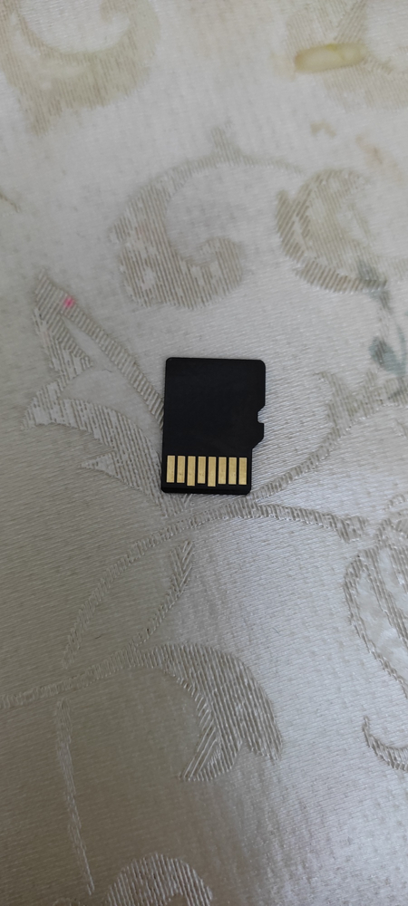 Карта памяти 2 gb работает отлично.