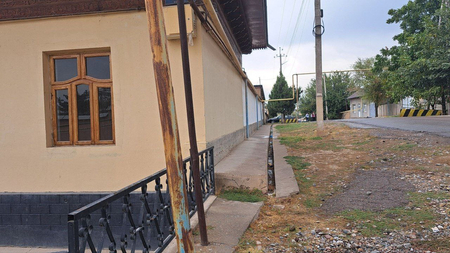 Hovli Tashmi postidan kirganda