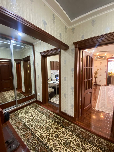 Срочно продам. 3 комнатная квартира метро Новза