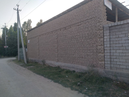 Uchastka sotiladi