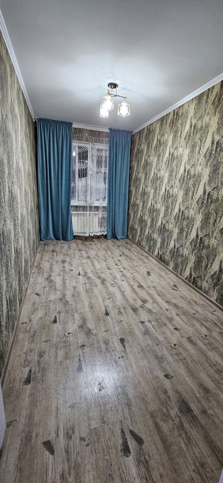 2/1/4 Ялангач Базарчик. 47м². Не торцевая. Балкон 1,5×3.