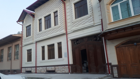 Fasad travertin.
