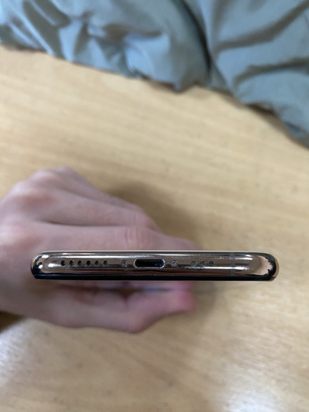 Iphone Xs holati o'rta