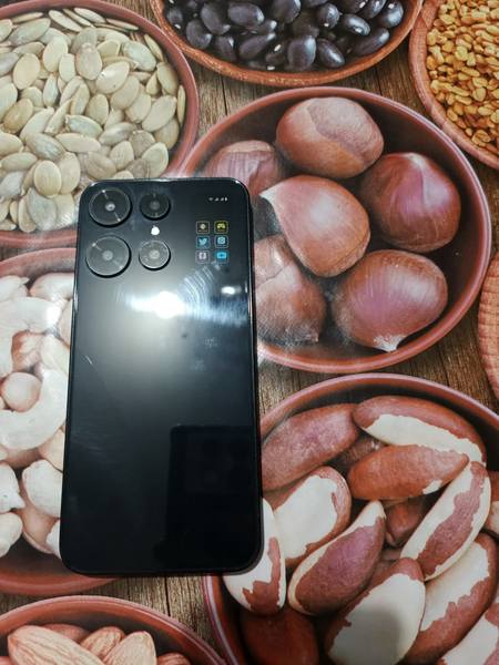 Rossiyadan olingan telefon ishlashi zo\\\'r. 1 Terabayt  xotirasi