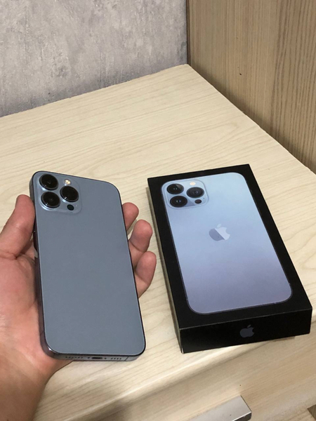 Iphone 13 Pro Max kar dok