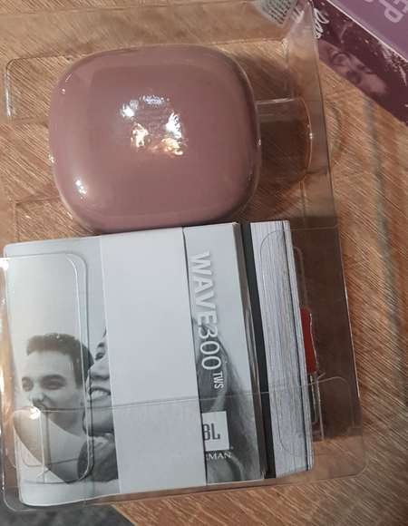 Продаются блютуз наушники JBL совершенно новые
