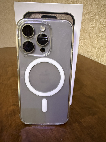 iPhone 15 Pro 256 ГБ, Natural Titanium — Отличное Состояние!