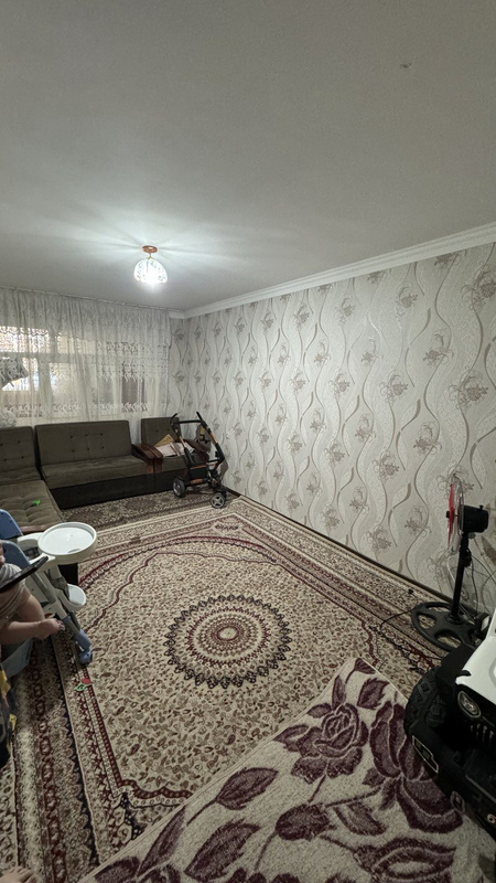 Продаётся Чирчик 2ком 1мик 1этаж