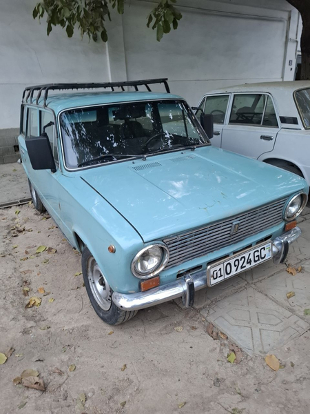 Vaz 2102 sotiladi