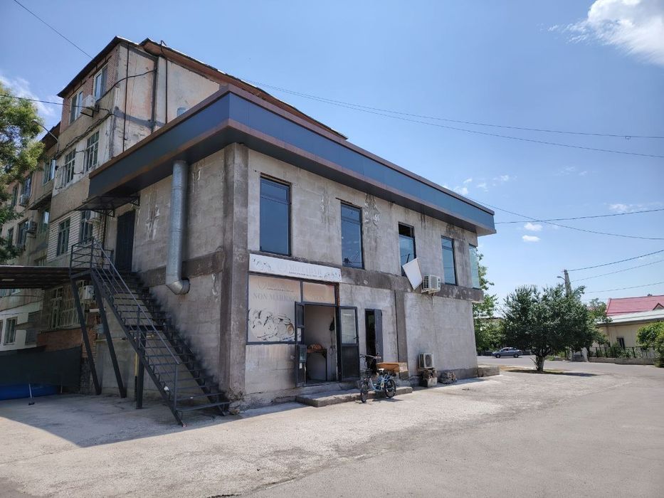 Продаётся двух этажный недвижимости
