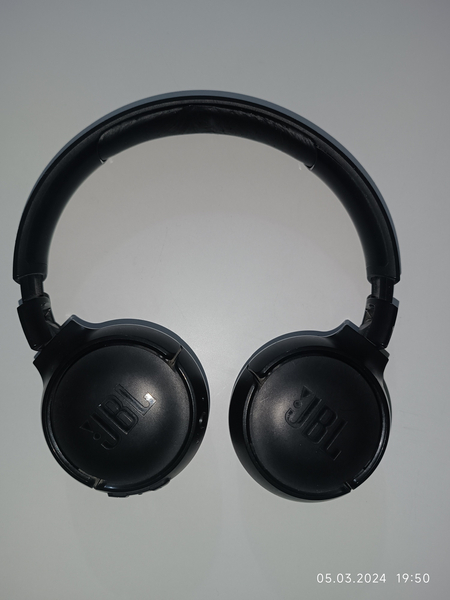 Naushnik JBL sotiladi