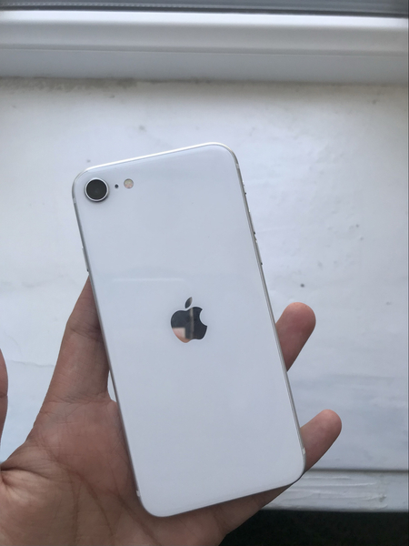 Iphone SE 2020 sotiladi