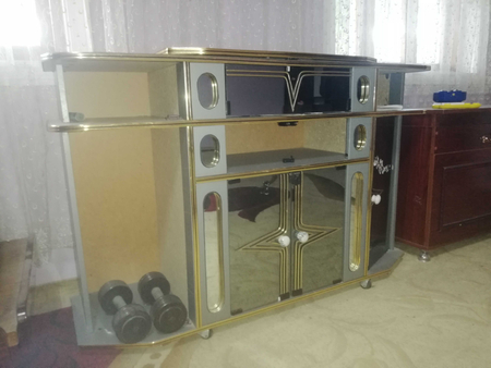 Телевизор GRUNDIG с подставкой