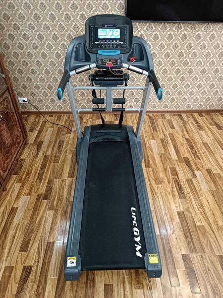 Срочно продаётся! Беговая дорожка Бренд: Life Gym