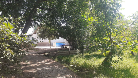 Uy sotiladi uchastka