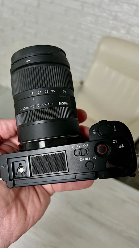 Камера Sony ZV e-10, объектив sigma 18-50 f 2,8 DC DN