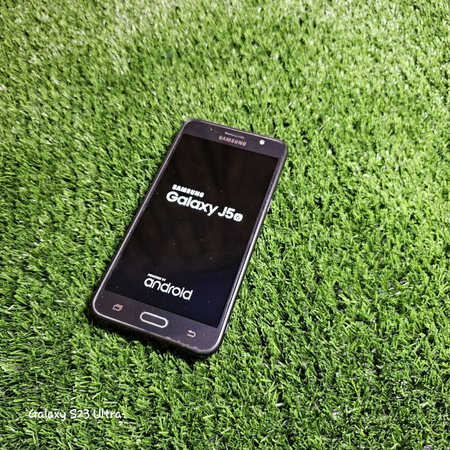 Samsung J5 sotiladi