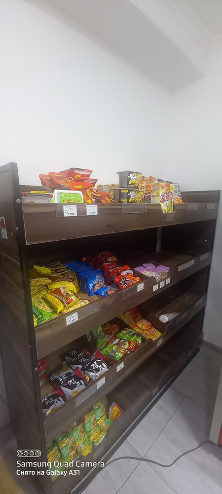 Magazin uchun temir polkalar kassa stol
