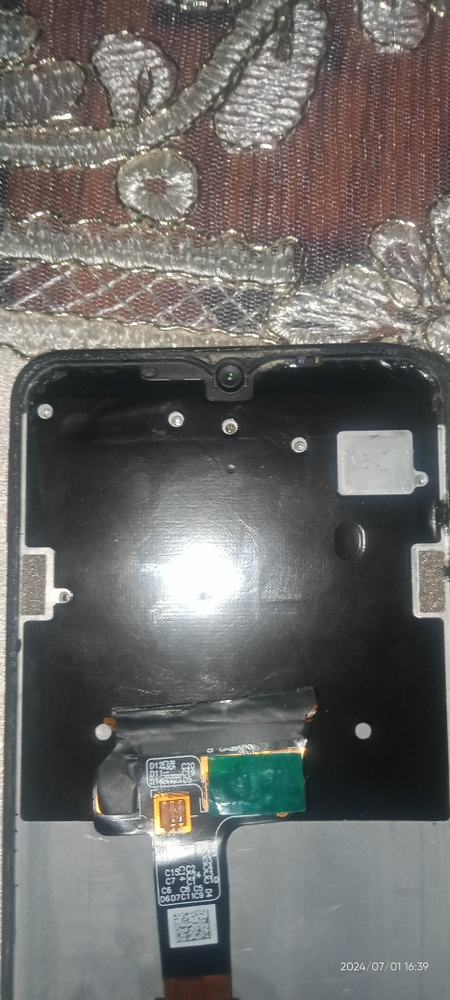 Telefon redmi zapchastga sotiladi