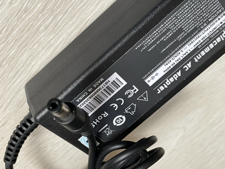 Adapter zaryadnik va usb adapter