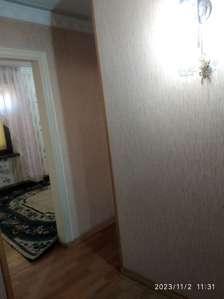 Срочно продается 1-комнатная, переделанная в 2х, 4 этажного дома