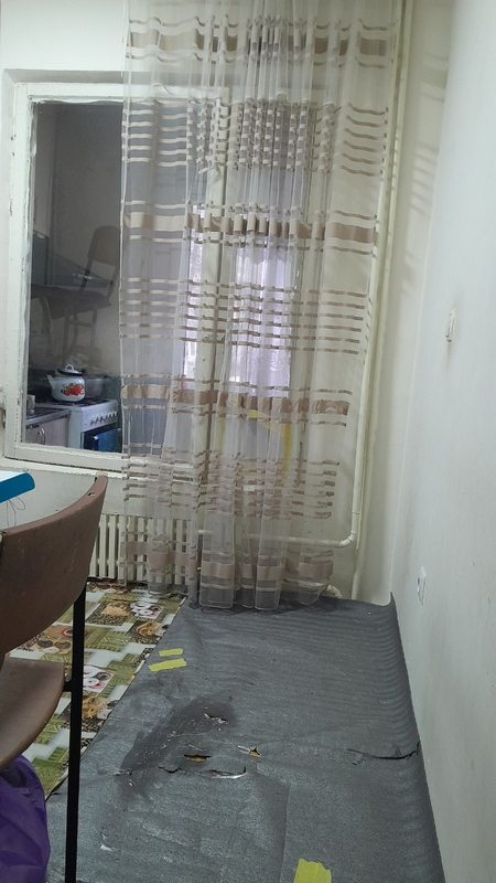 Uy sotiladi 4 etajli dom 1 etaj 2 xonali semewinni  razdelni qilingan