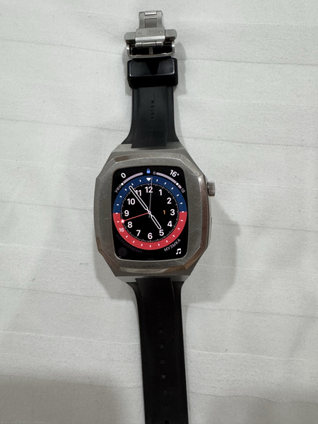 б/у iPhone SE (2020), 128 ГБ и Apple Watch 5,44mm