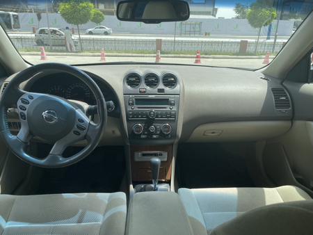 Nissan Altima сотилади.