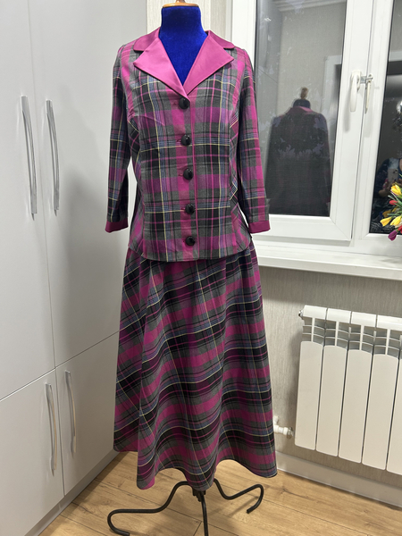 Костюм женский 50-52 размера.