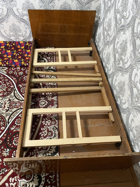 Кровать спальная