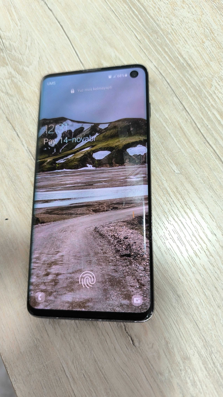 Samsung s10 в хорошем состоянии