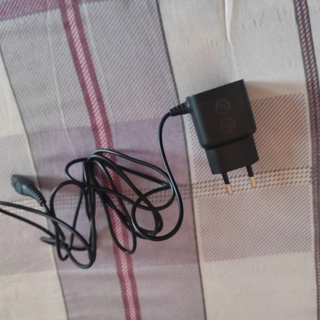 Продам зарядное устройство от электробритвы Philips 15v-5.4w