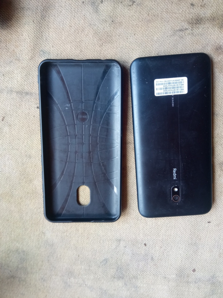 Redmi 8a 2/32 gb narxi 650 000 ming kelishiladi