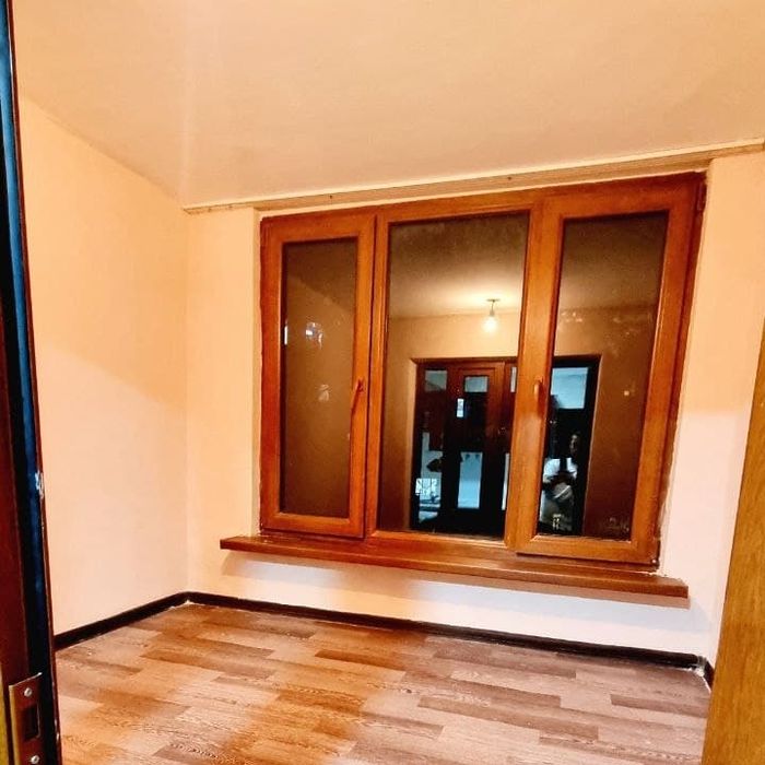 2 хонали 3 каватда жойлашган квартира тезда сотилади. 5 каватли панель