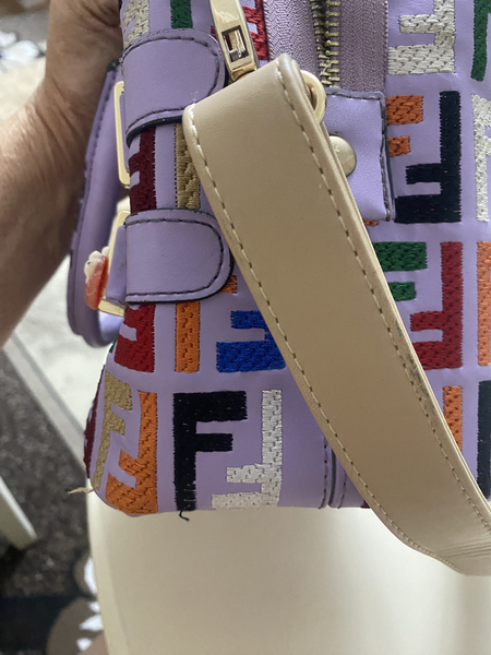 Сумка кросс-боди Fendi Roma из натуральной кожи и канвы sumkasi