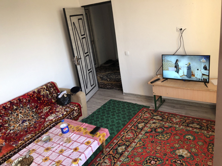 Qibray tumani Mehnat mahallada 2 xonadi 4 etajda 5 etajli dom uy sotil