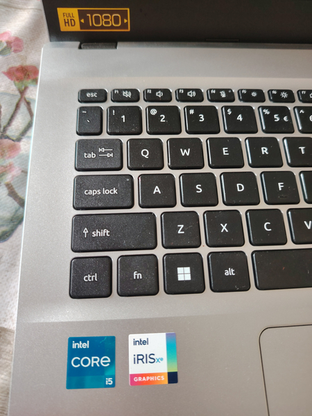 Acer aspire i5 8/256 (HOLAT 1 OY BOLGAN)