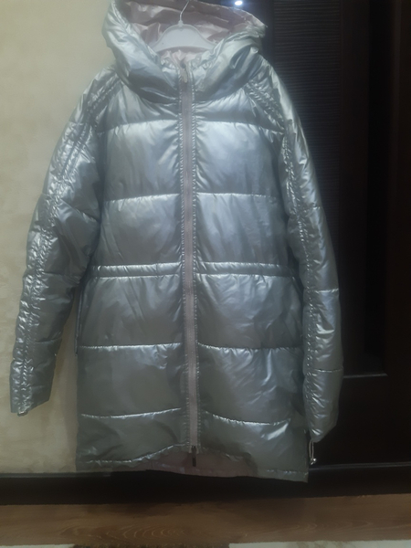 Продам ветровочку для девочек.