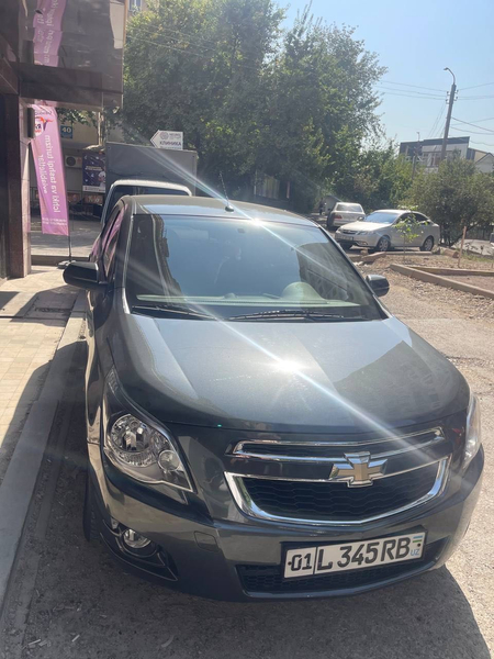 Chevrolet Cobalt , мокрый асфальт , автомат , 2022 год