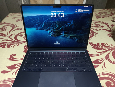 Apple macbook air 13. M3 2024