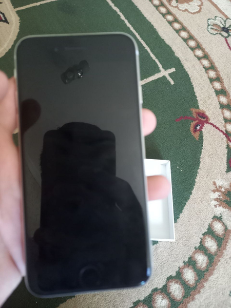 Iphone Se gen 3 (2022) sotiladi 64gb
