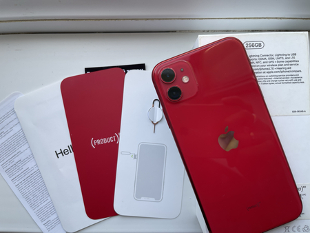 Продаю свой Iphone 11 256 (red product)